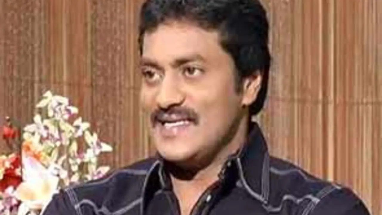 Actor Sunil celebrates birthday with blind children