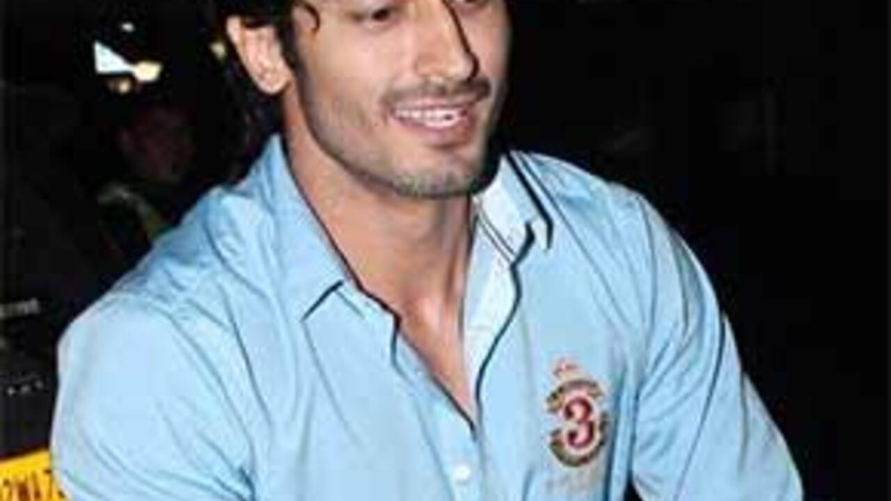 When real commando praised reel-life commando Vidyut