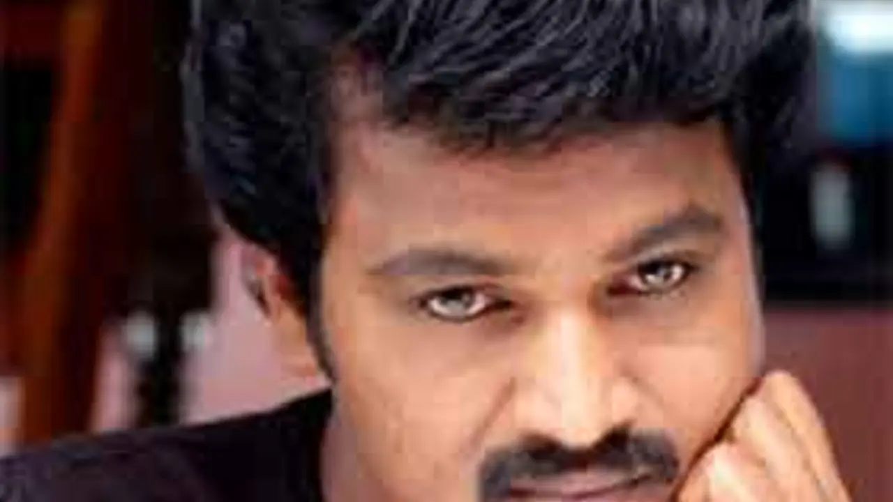 Director Cheran launches his website