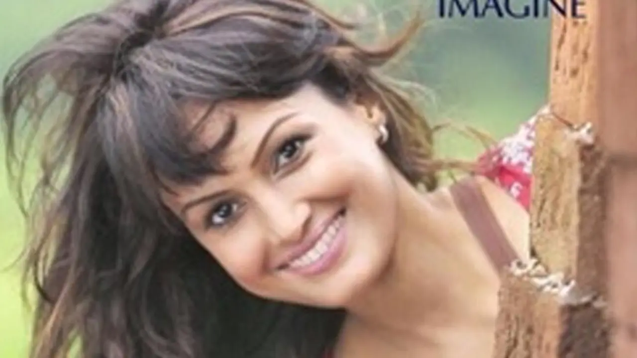 Nisha Rawal Debuts as a Singer!