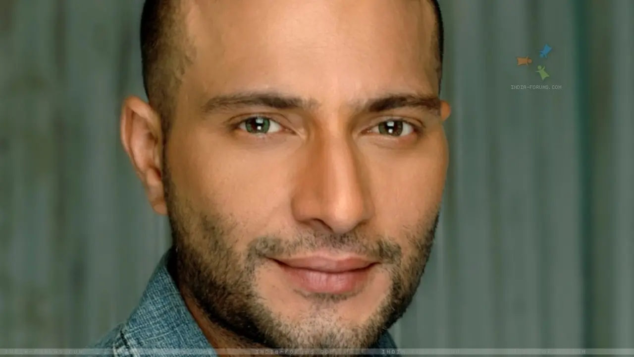 Actor Amit Behl's house catches fire!