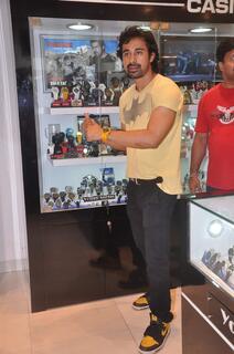 Bollywood actor Ranvijay promoted Casio watches at Oberoi Mall. . Photo