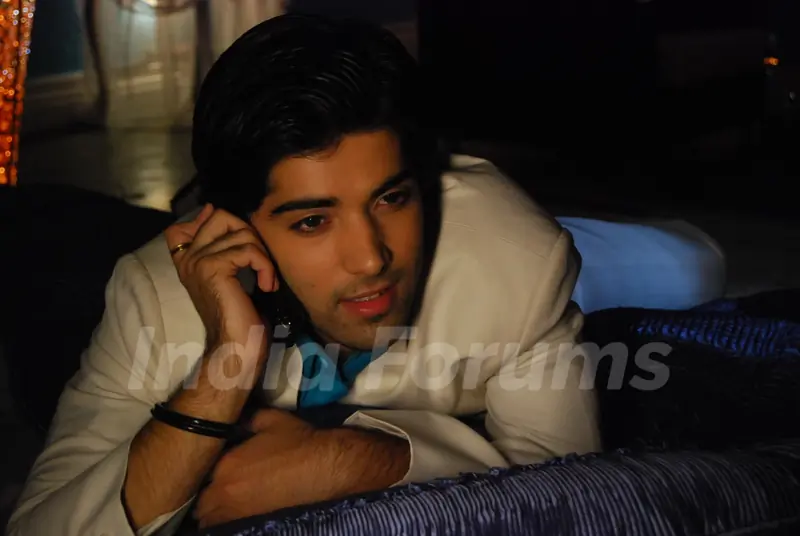 Ranvir talking to Ragini Photo | 33321