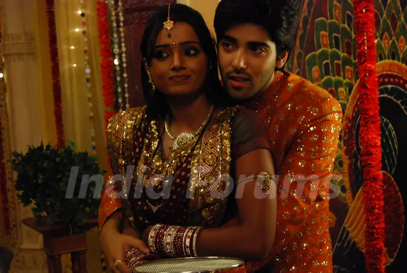 Romantic couple Ranvir and Ragini Photo | 38875