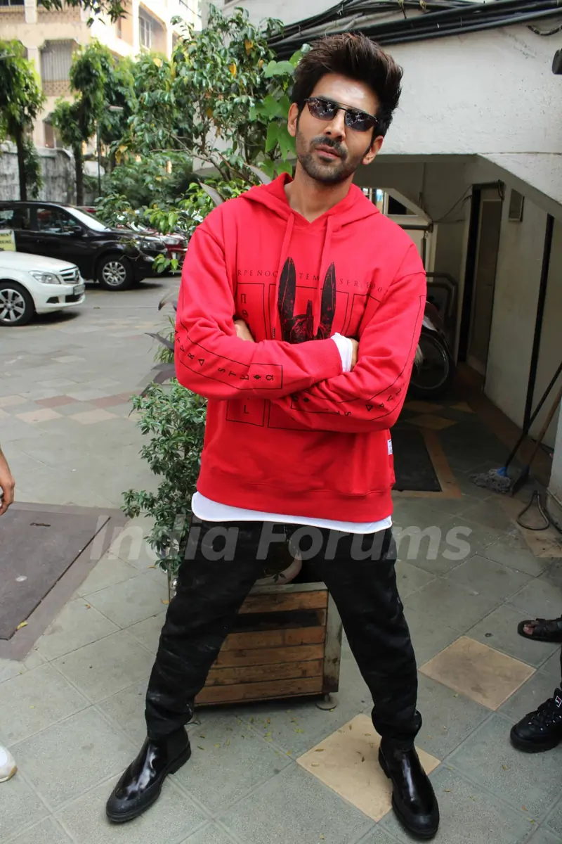 Celebrities papped promoting their upcoming movies Photo | 471232