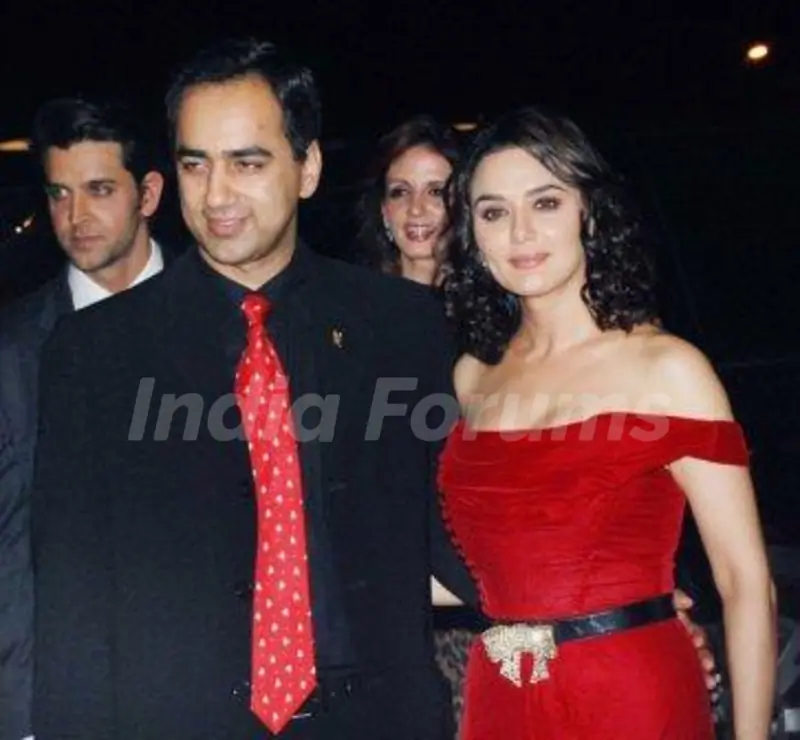 Preity Zinta with her elder brother Deepankar Photo | 541176