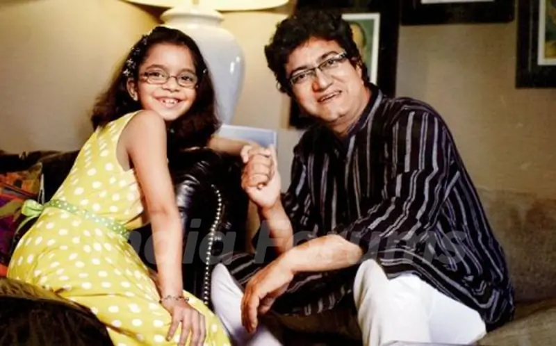 Prasoon Joshi with his daughter Photo | 543041