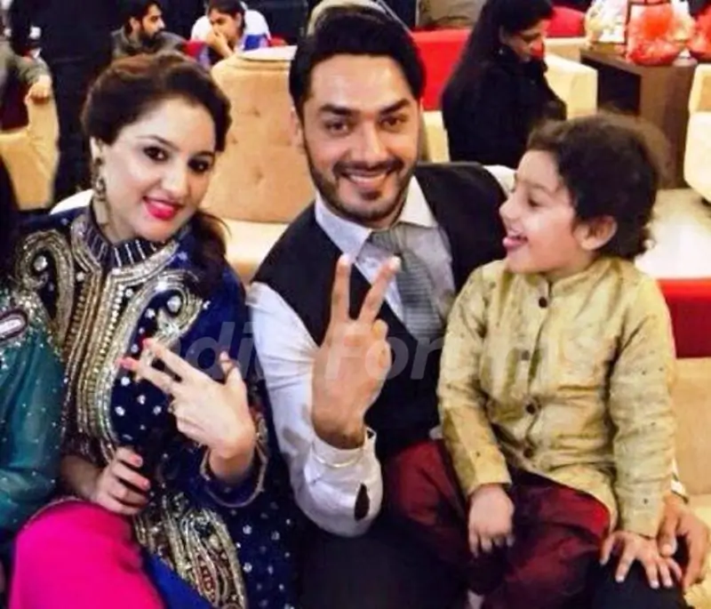 avinesh-rekhi-with-his-wife-and-son Photo | 544726