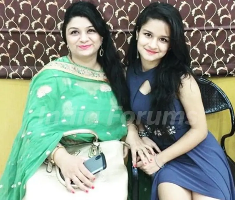 Avneet Kaur mother Photo | 545133