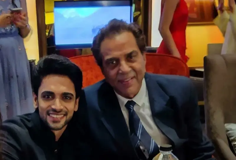 Actor Aakash Ahuja wishes Dharmendra on his birthday; calls him 'Man ...