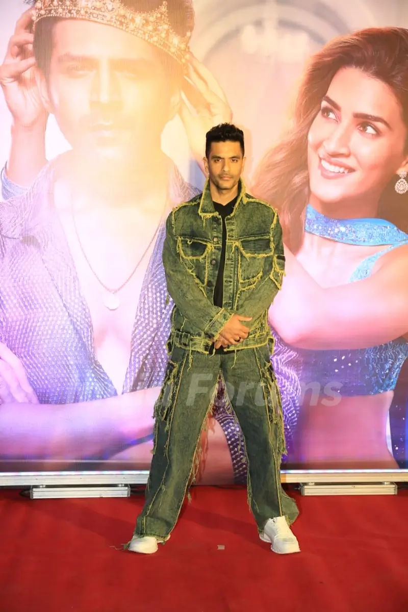 Angad Bedi Photo | 571713