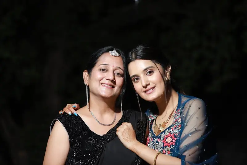 Ayushi Khurana pens down a beautiful letter for her mother