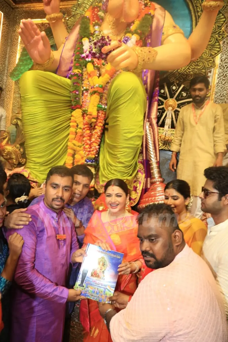 Bhagyashree Patwardhan snapped at Lalbhaug cha Raja Photo | 616277