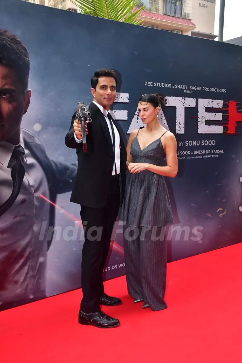Sonu Sood and Jacqueline Fernandez grace Fateh trailer launch Photo | 628980