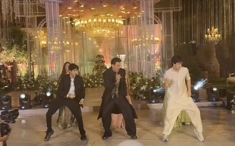 Hrithik Roshan and his sons set the stage on fire with their dance ...