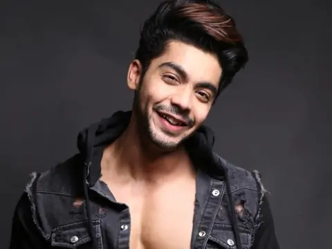 Danish Khan Height, Age, Family, Wiki, News, Videos, Discussion & More