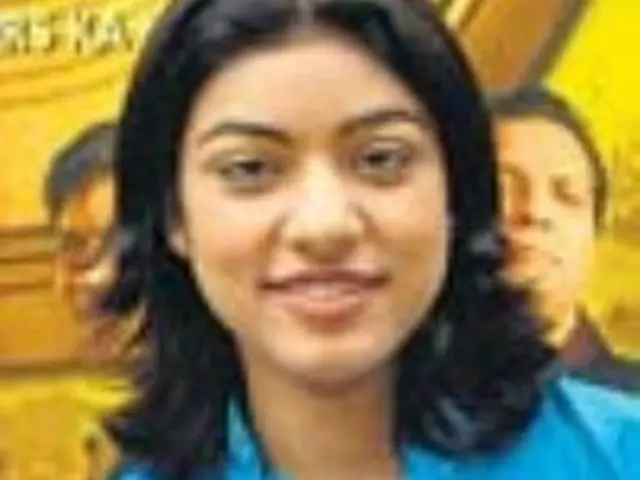 Himani Kapoor Height, Age, Family, Wiki & More