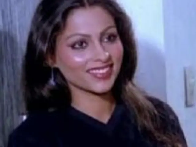 Simple Kapadia Height, Age, Family, Wiki, News, Videos, Discussion & More