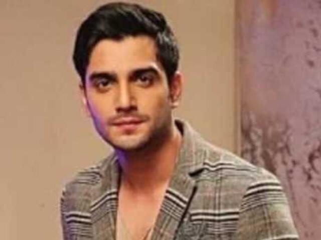 Adhik Mehta Height, Age, Family, Wiki, News, Videos, Discussion & More